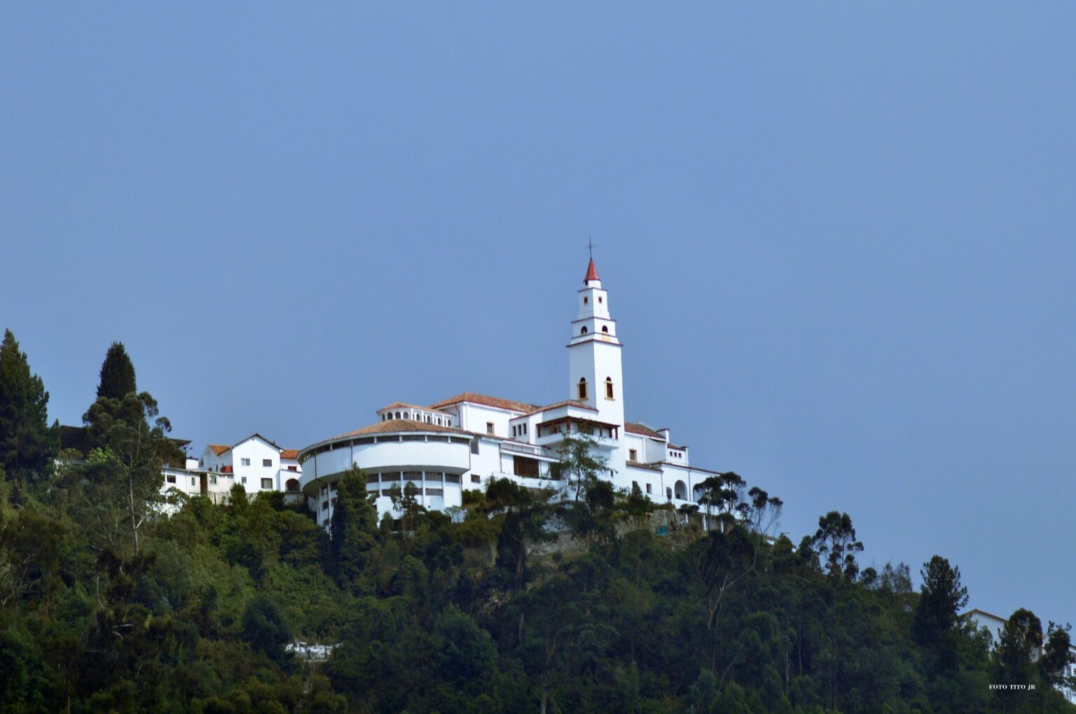 Visite el cerro de Monserrate en Bogotá durante Semana Santa hasta el 5 ...