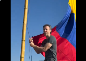 Bandera colombiana que apareció en isla Santa Rosa en el Amazonas y que ...